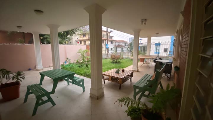 Casa Luminosa En Barrio Residencial - Asunción