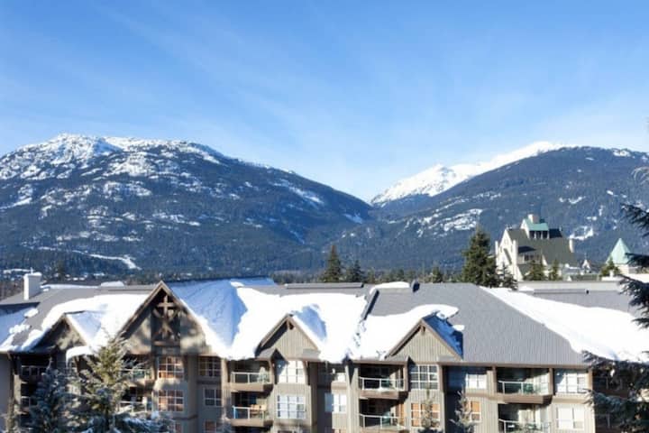 Amazing Views, Ski-in-ski-out, Huge Hot Tub - British Columbia