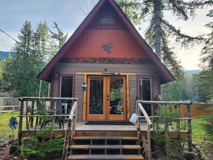 Romance! Just For Couples. Private Hot Tub - Ashford, WA