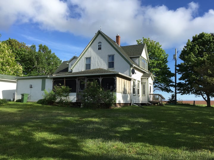 Flat River Farmhouse - Pei Paradise - Prince Edward Island