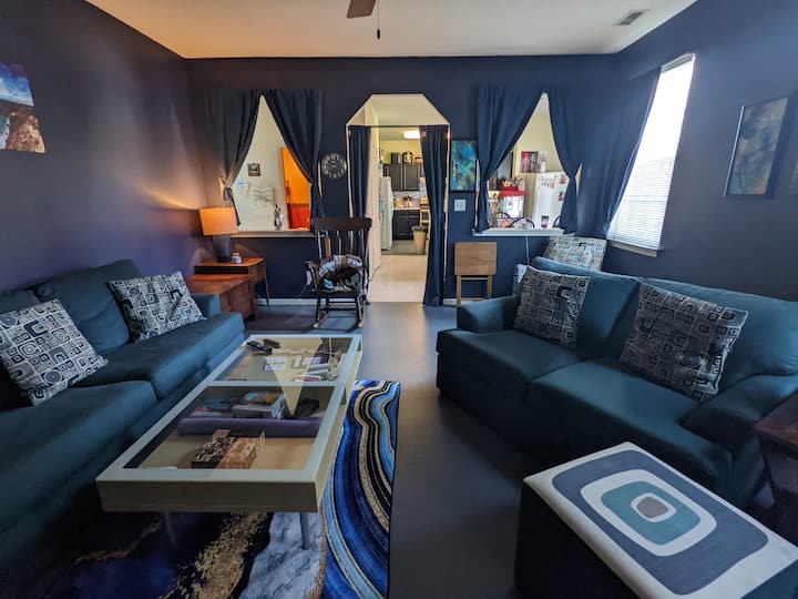 Golden Guestroom - Private Bedroom - Chesapeake, VA