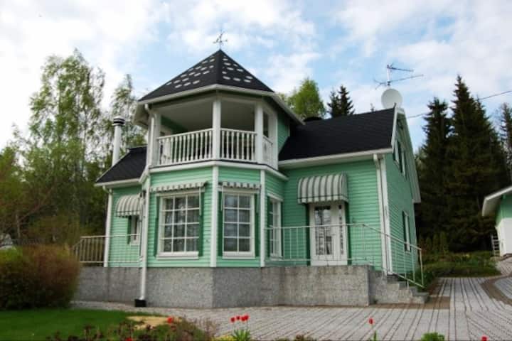 Viihtyisä Huvila Savonlinnan Lehtiniemessä - Savonlinna