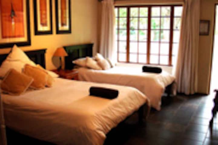 Duvet & Crumpets 3 Sleeper Self Catering Unit - Pietermaritzburg