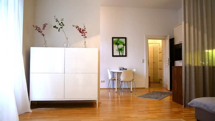 Ruhige Wohnung Mit Grünblick Im 7. Bezirk - Wien