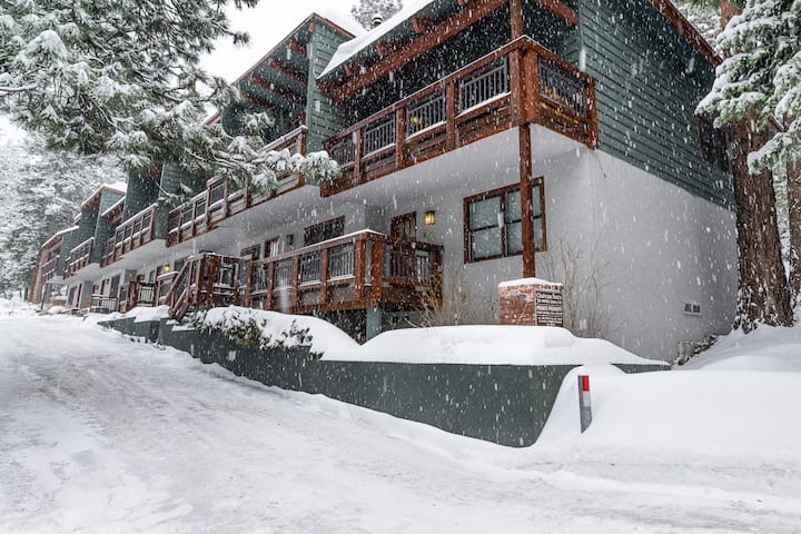 Newly Renovated Townhome Sleeps 8 - June Lake, CA