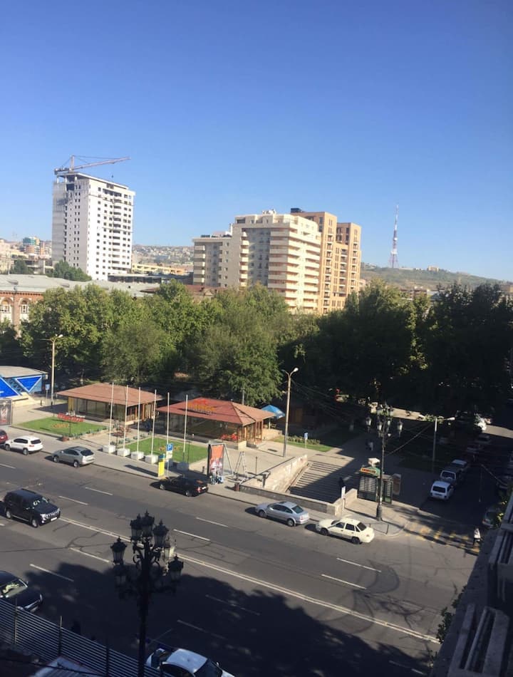 Truly Central/2 Bedroom - Heart Of Yerevan - Wifi - 예레반