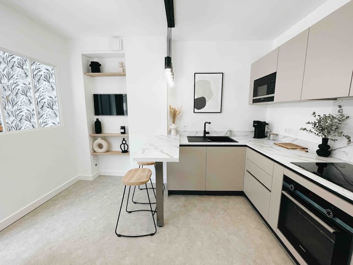 Studio Vieille Ville • Hyper Centre • 300m Du Lac - ibis Styles Annecy Centre Gare