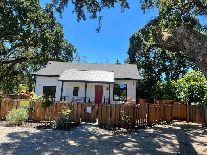 Modern Farmhouse In The City (W/fire-pit & Yard) - Pleasant Hill, CA
