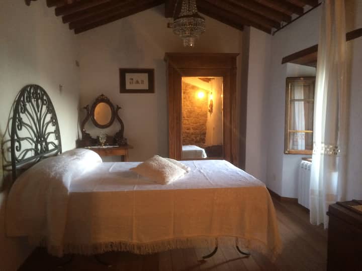 Casa Torre In Collina. - 피스토야