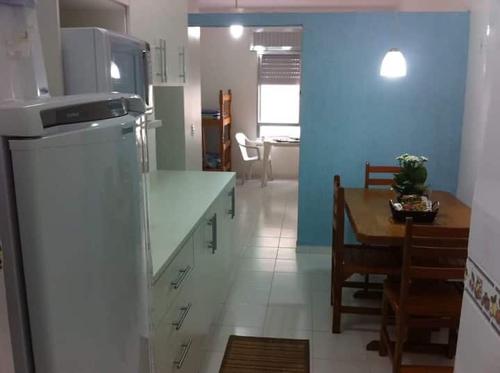 Charmosa Kitnet 50m Da Praia Excelente Localização - Guarujá