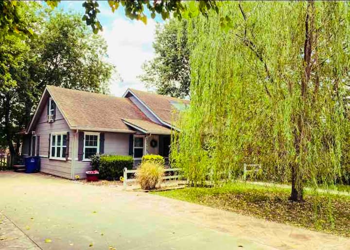 Cozy Cherry St Bungalow…1-2 Mile From Expo! - Tulsa Zoo, Tulsa