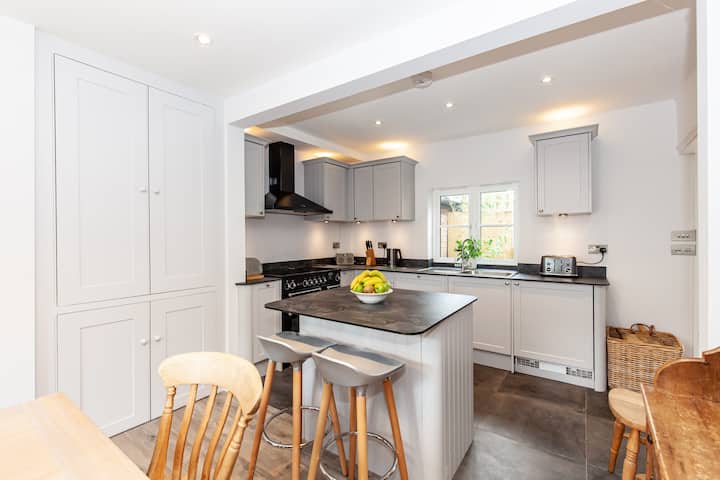Beautiful 3 Bedroom Property With Spacious Garden - Oxford
