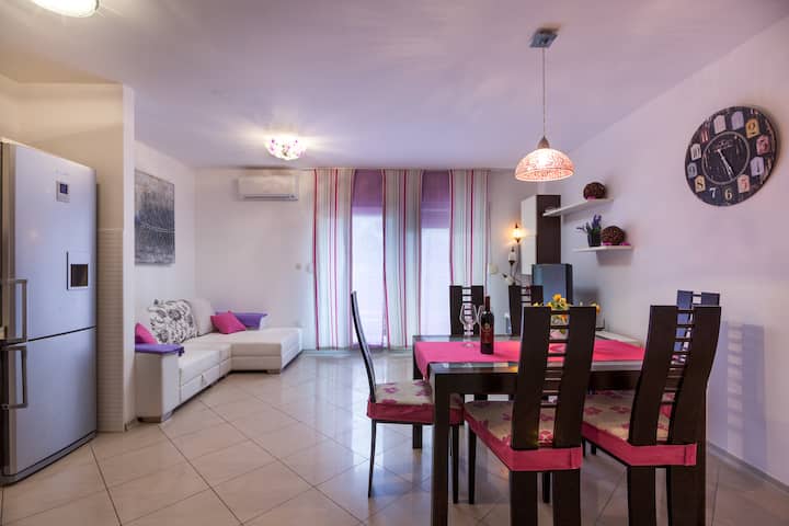 Rita & Luka, 3-room Apartment/ Private Parking - Podstrana