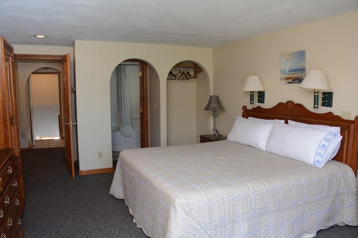 Beach Condo - Newport, RI