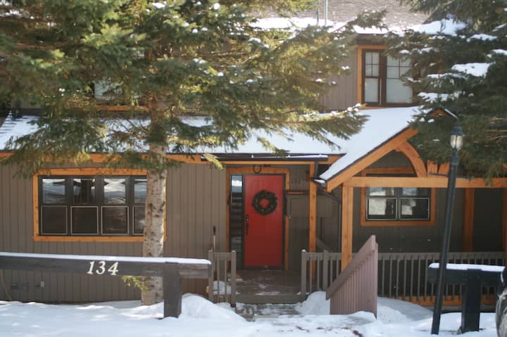Upper Nansen, Walk To Village, Beach, Ski In / Out - Mont-Tremblant