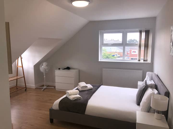 2br | 1 Bath | 2nd Floor Town Centre Apartment - Loughborough