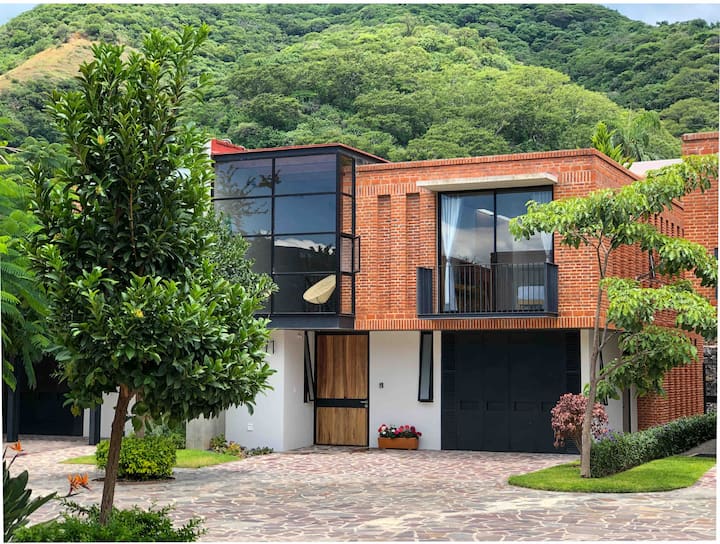 Stylish And Spacious House Located In Ajijic - Ajijic