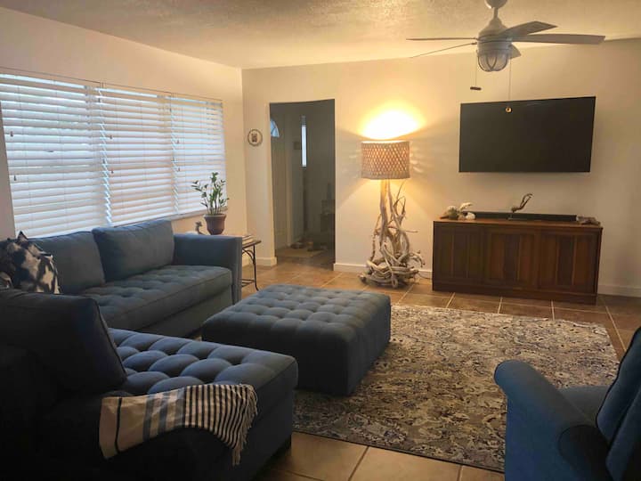 Travel Inspired Home Close To Beach And Downtown - Stuart, FL