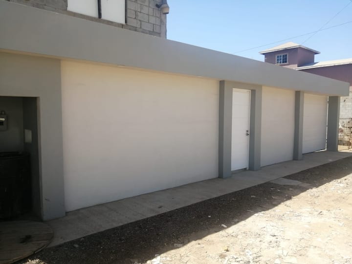 Casa De Un Piso  4 Habitaciones Capacidad Para 22 - Ensenada
