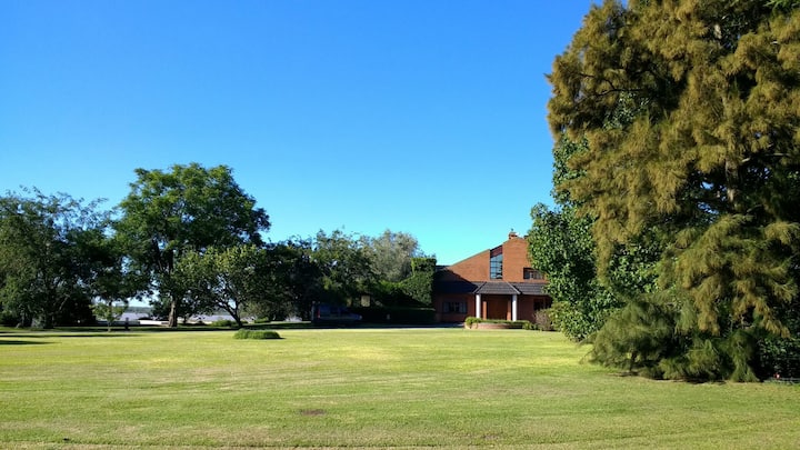 Casa Quinta Frente Al Rio Con Cancha De Tenis - Arroyo Seco