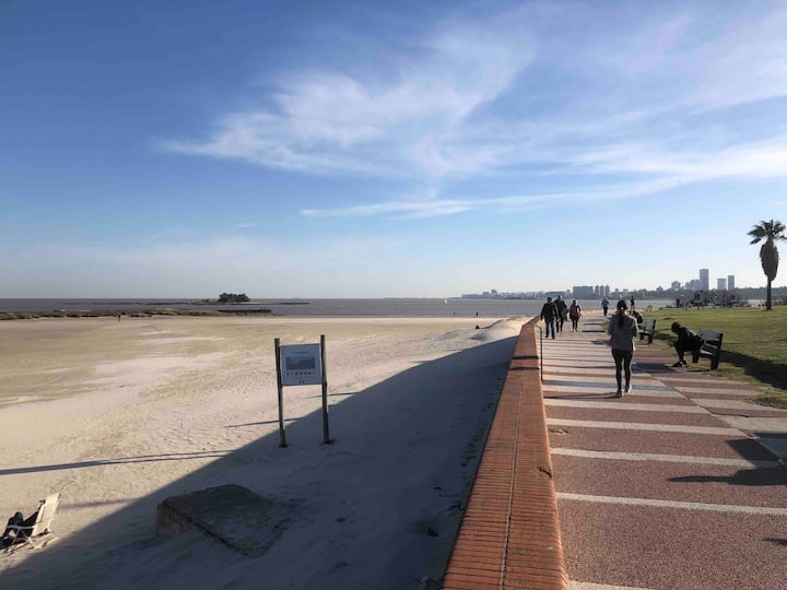 Frente Al Mar , Sobre Rambla Malvin - Montevideo