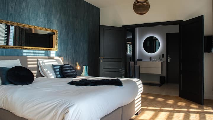 Slow Down Te Villa Alba In De  Blue Room - Bilzen