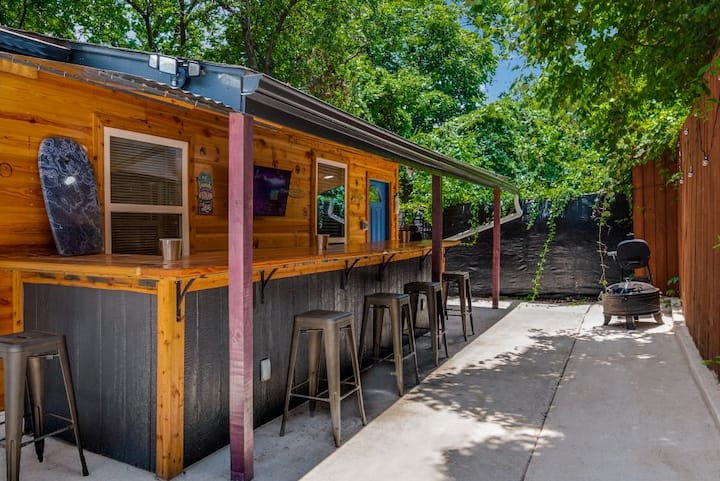 Wild West Huge Bar 11 Beds! Hot Tub Walk 2 Stadium - Arlington, TX