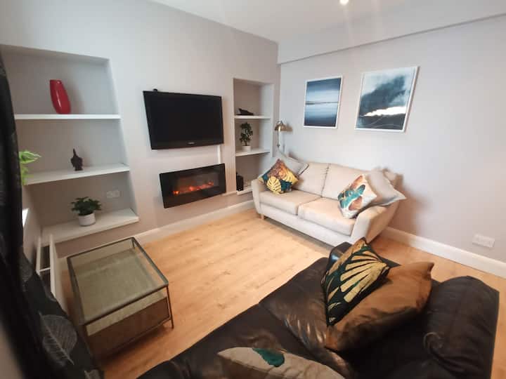 Lovely Town House, 10 Minute Walk From City Centre - Buncrana