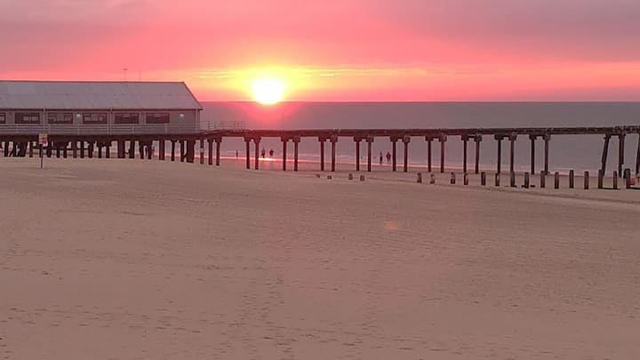 Lowestoft Beach, Private Apartment. New Listing. - Lowestoft