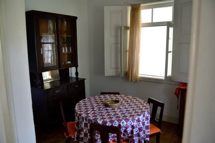 Casa Da Avó Micas - Quarto Amarelo - Luso