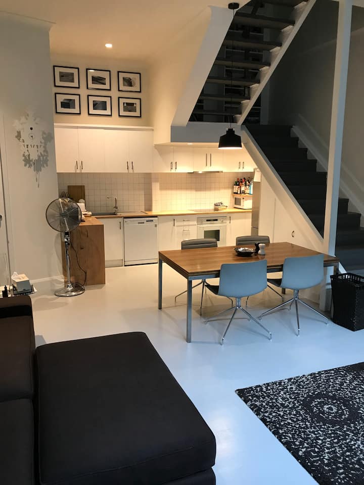 Penthouse Floor In St Kilda Warehouse - St Kilda