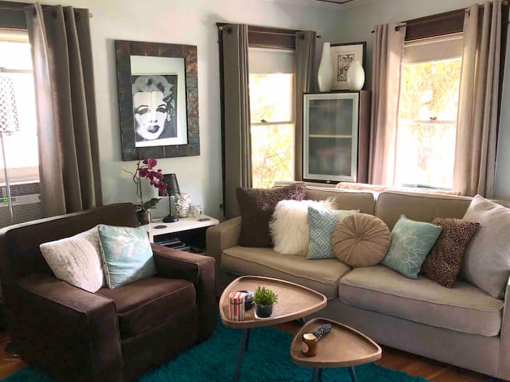 Cozy Vine-covered 1920's Cottage Style House - Skid Row - Los Angeles