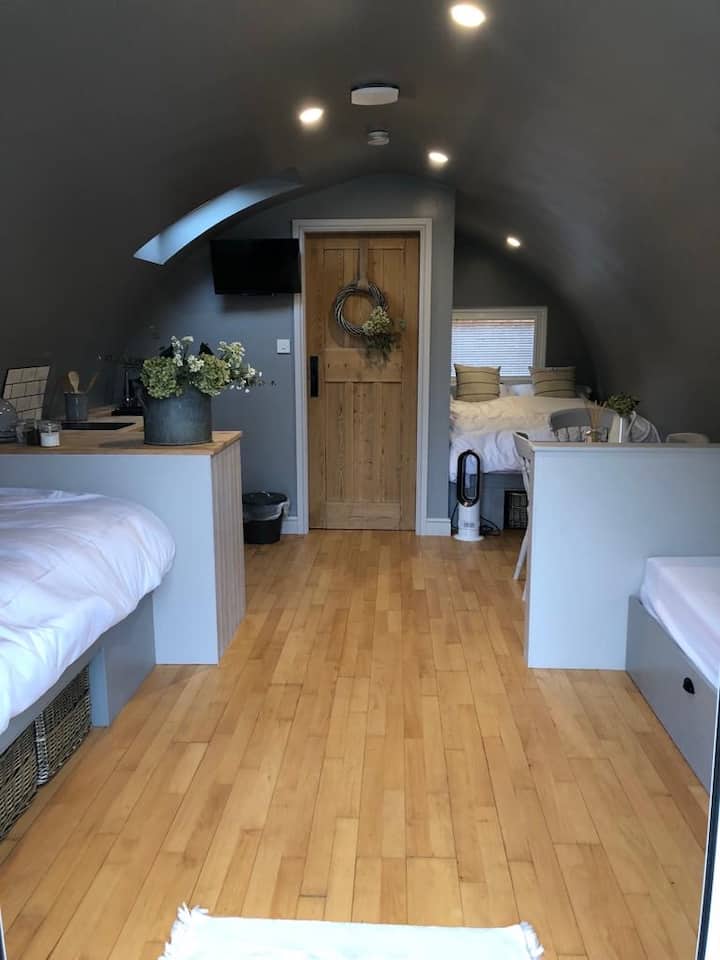 Oak Pod - A Unique Luxury Glamping Experience - Alton Towers