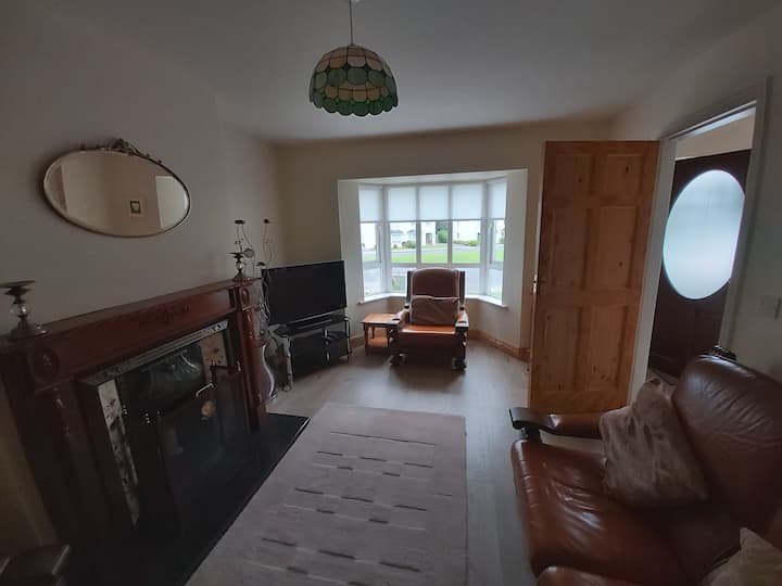Comfortable 3 Bedroom House In Strokestown - Irland