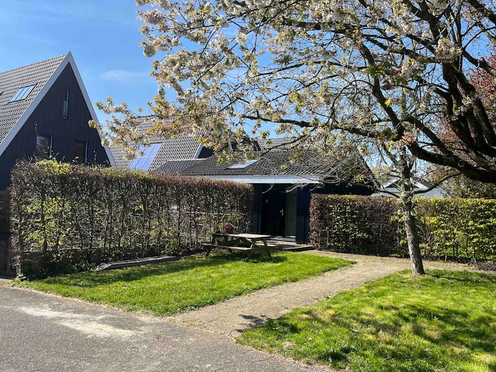 Gastenverblijf  Vrijstaand Met Eigen Ingang - Utrecht