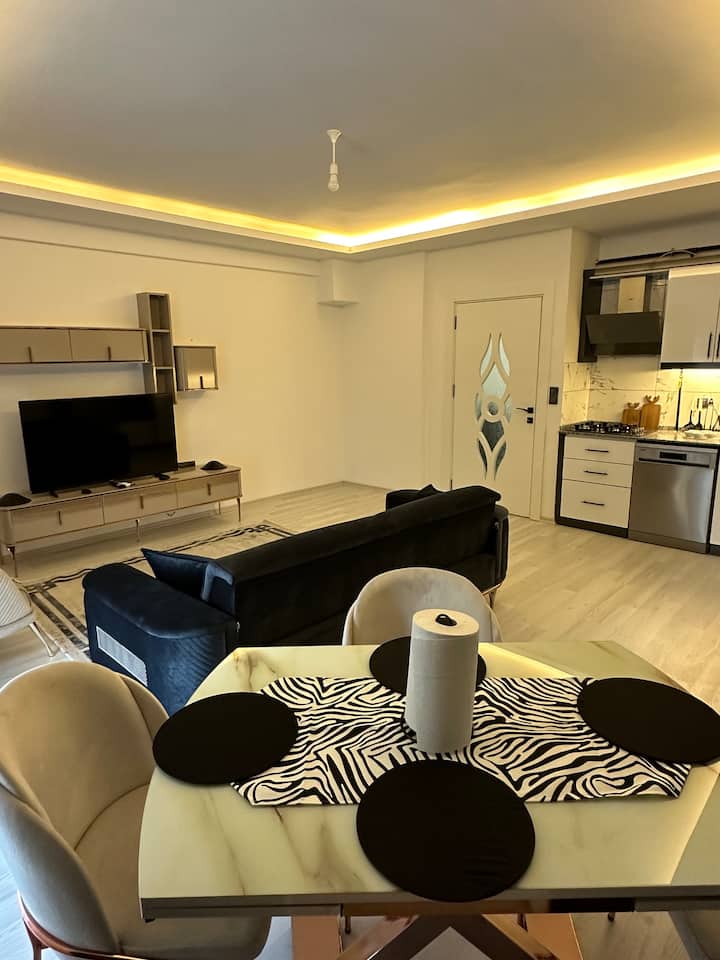 Close To The Beach (120 M.) And Central Locations - Antalya