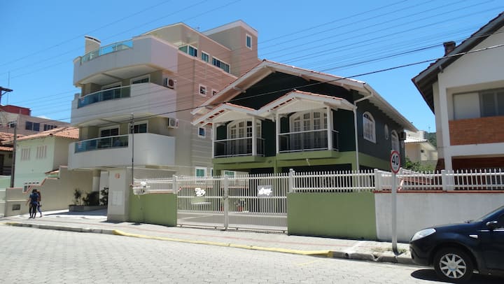 Casa Grande 150 Metros Do Mar 4 Quartos Em Bombas - Bombinhas