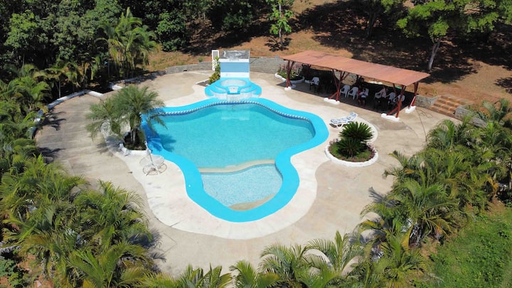 Casa Campestre En El Carmen De Apicala - El Espinal