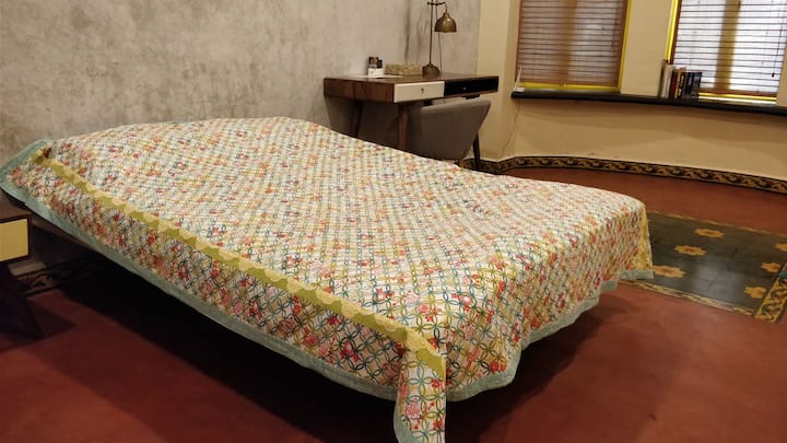 Cute Detached Room In A Spanish Bungalow Compound - Mumbai