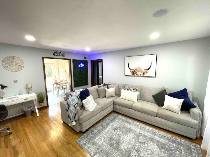 Charming East Side Home - Near Accession Hospital - Wichita, KS
