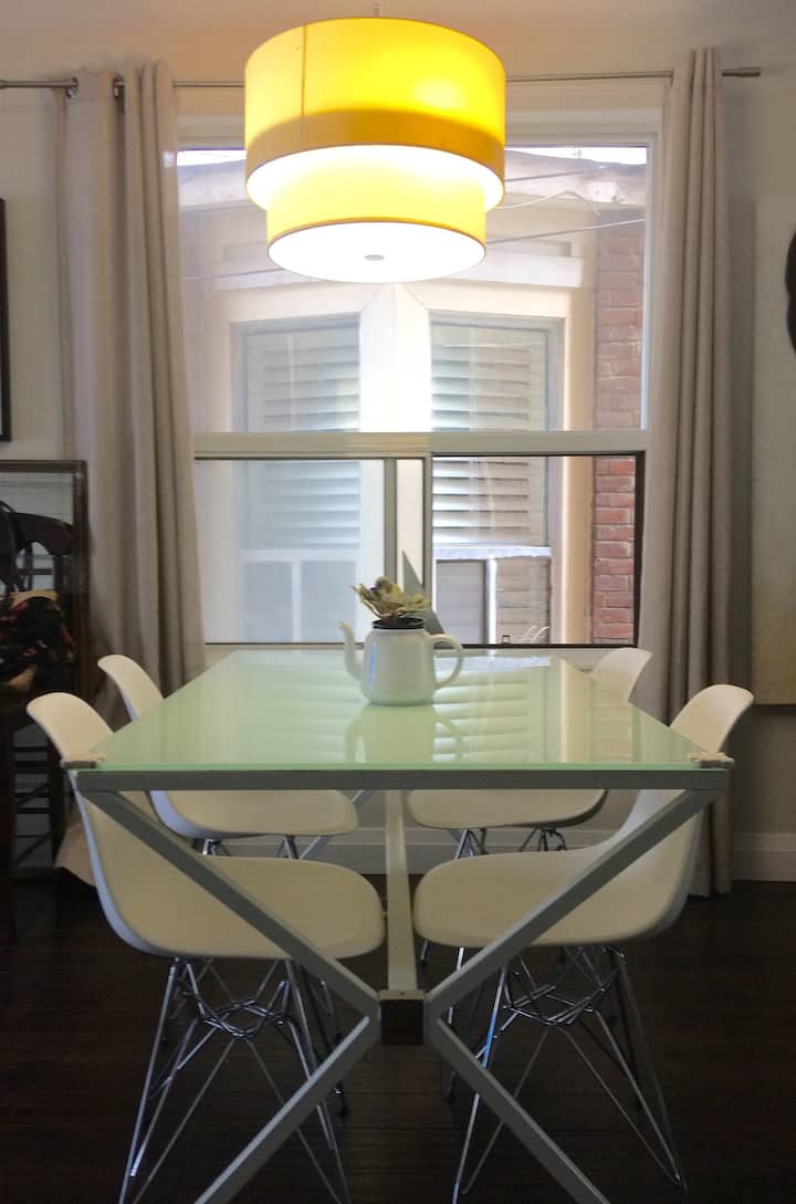 Modern Room In Toronto - Toronto