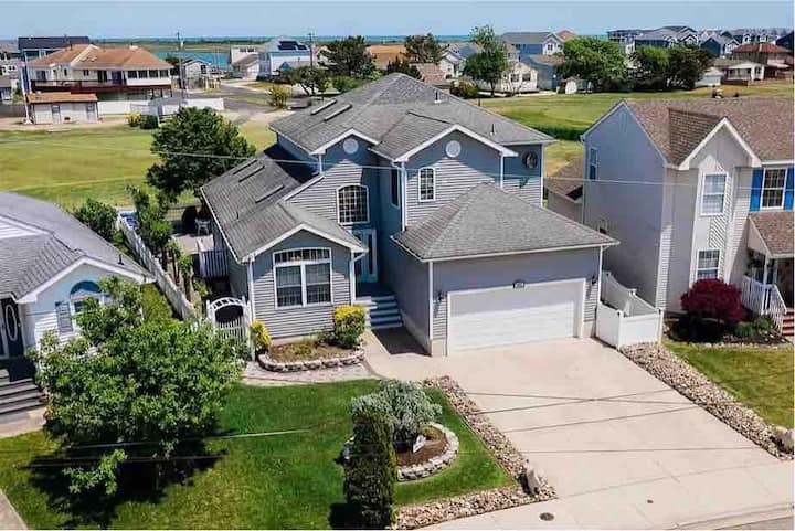Spacious & Cozy Home W/ Beautiful Backyard Views - Brigantine, NJ