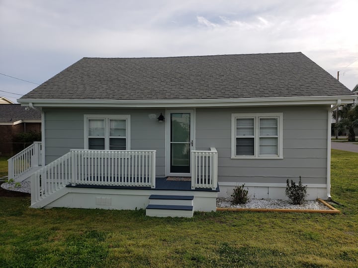 A Wave From It All- Kure Beach Cottage. - Kure Beach, NC