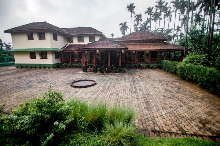 Siddhanta Manor Premium Homestay - サクレスプル