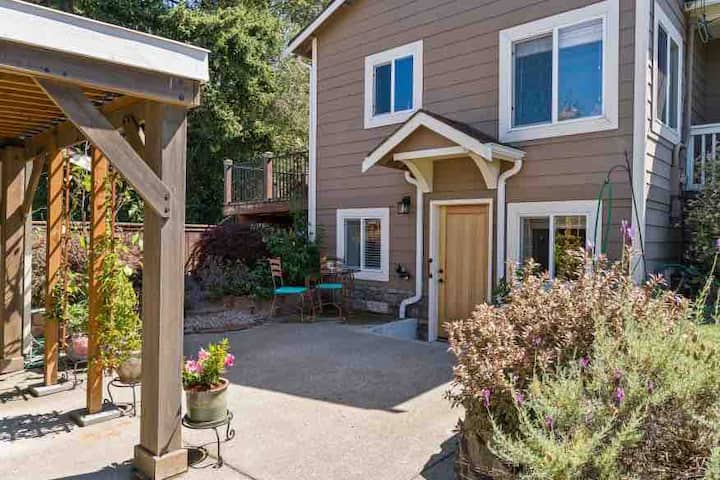 Relaxing Wooded Oasis W/ Private Entrance • Bbq - Everett, WA