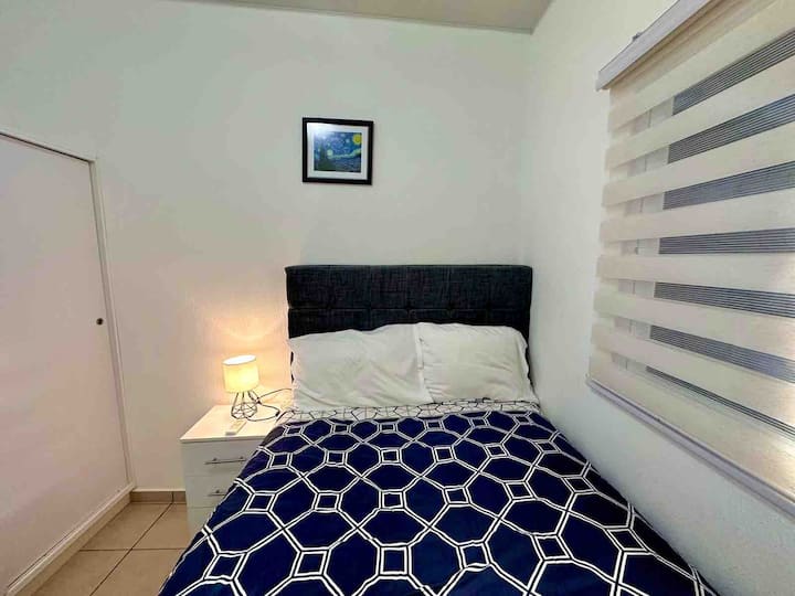 Casa Completa En Vecindario Con Vista Al Volcán - El Salvador