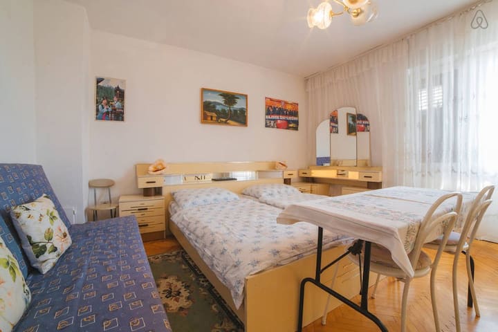 Private Room And Bathroom,balcony, Mini Kitchen - Makarska