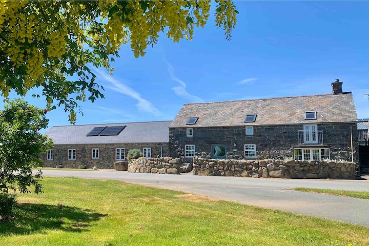 Stabal, Large Barn Conversion With Private Hot Tub - England