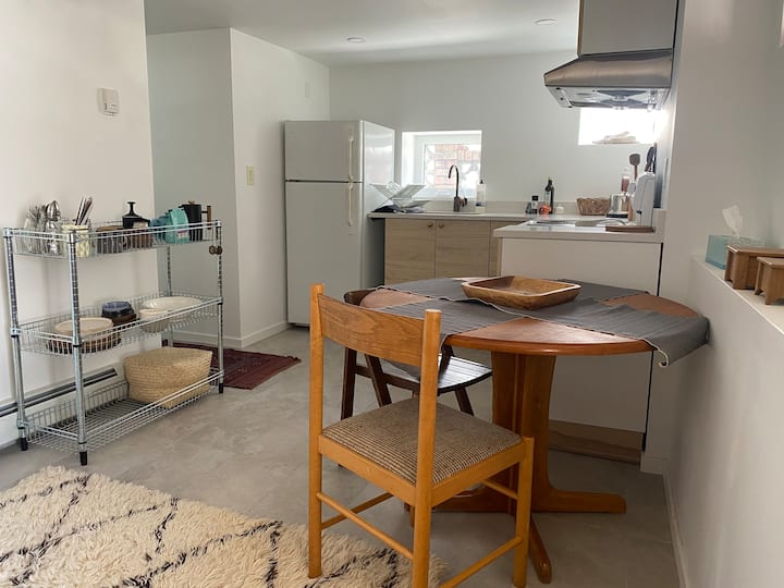 Cozy 2-bed Suite In Quiet Neighbourhood - Mount Seymour