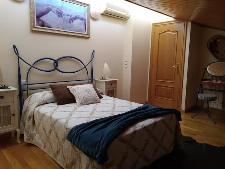 Estudio Acogedor En áTico Duplex. Zona Residencial - Saragozza